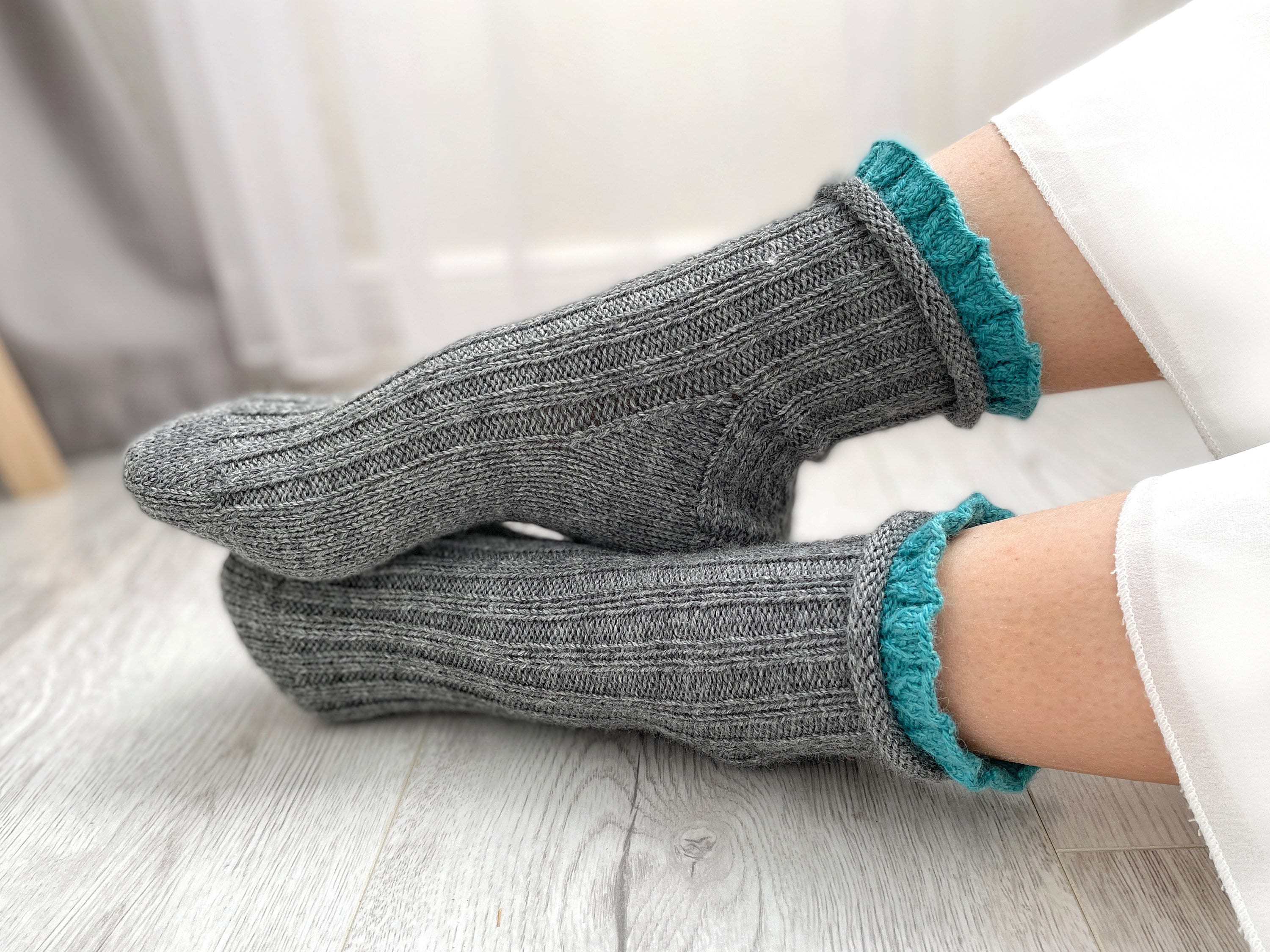 Comfy Ruffled Socks Knitting Pattern – LetKnit
